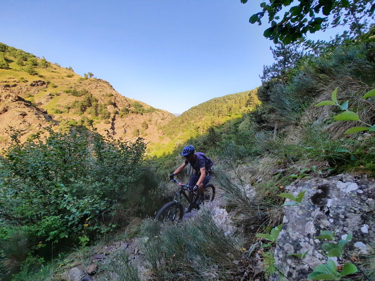 Tour des gorges de l’Angust - On Piste